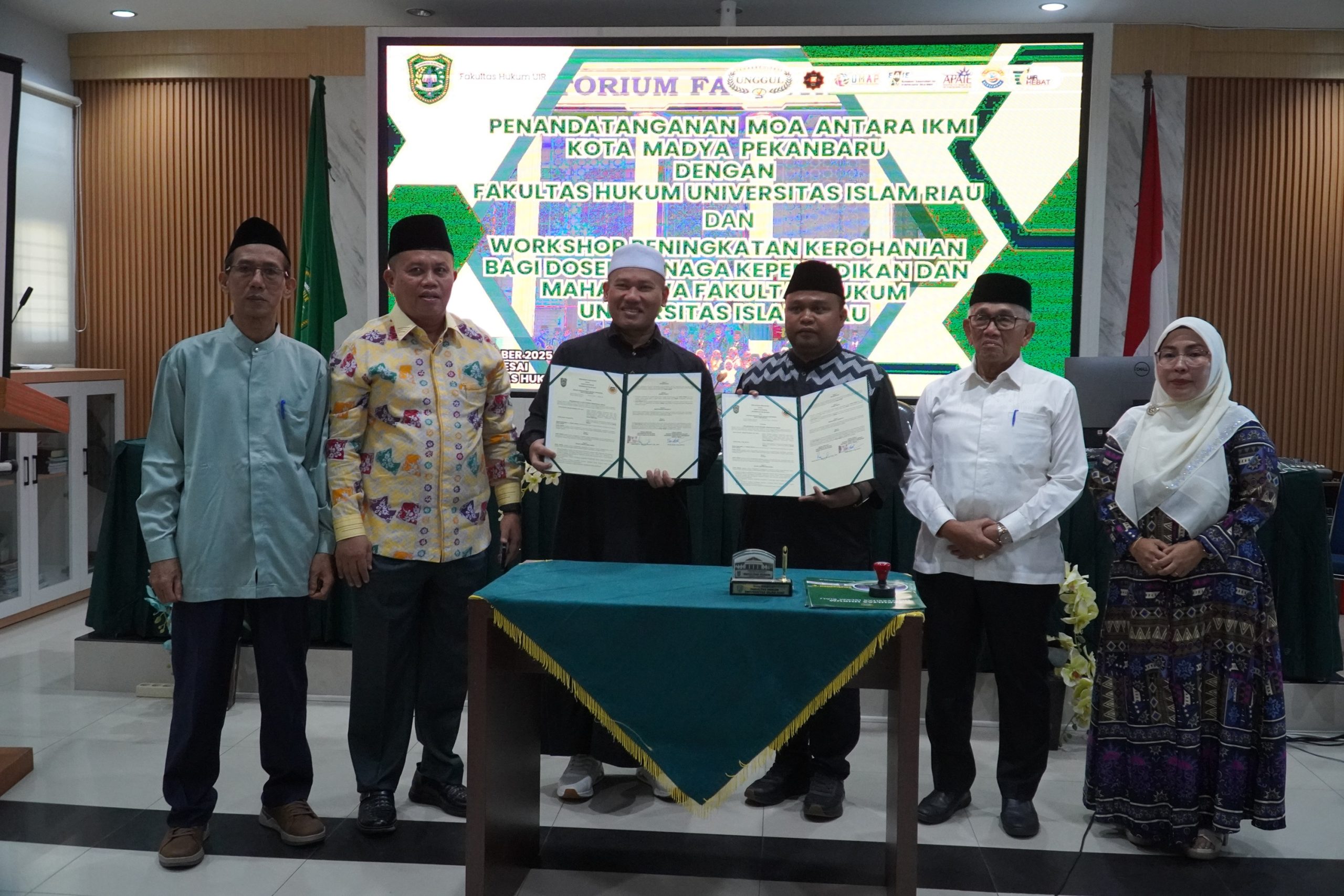 MoA Signing Between IKMI Pekanbaru City and the Faculty of Law UIR, Followed by a Spiritual ...