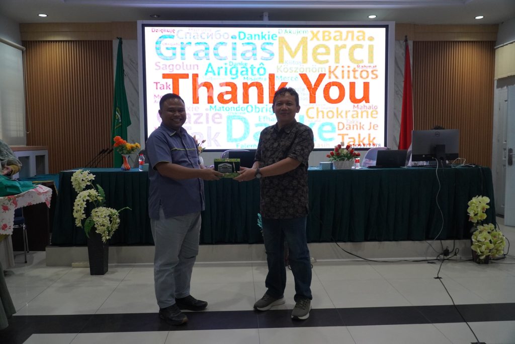 Faculty of Law UIR Holds Seminar on Writing Techniques for Reputable ...